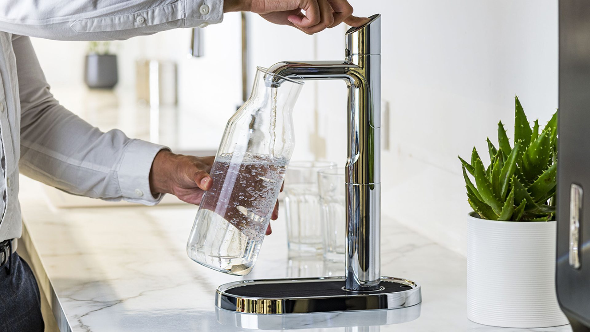 Still water vs sparkling water? The bubbling debate - FreshGround